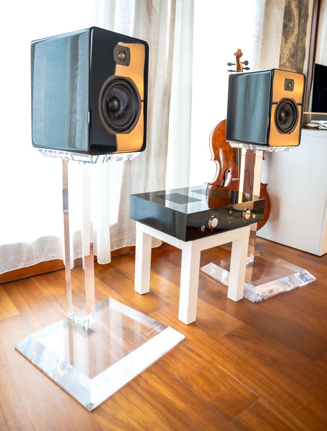 Universal Stands Clear Plexiglass